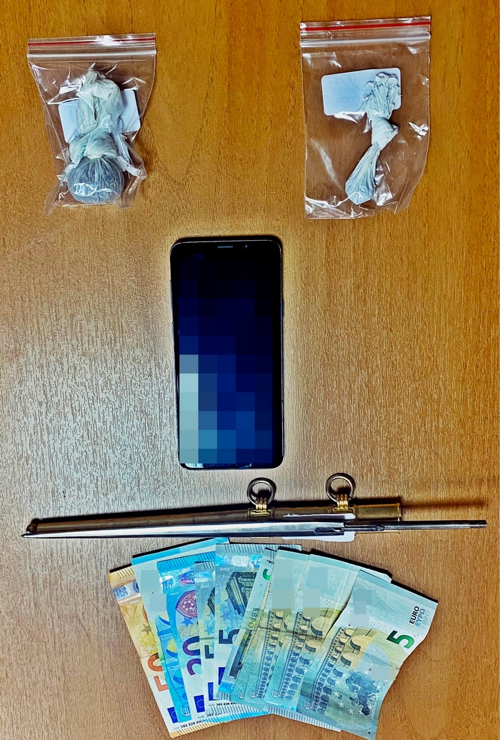 Λαμία: Προσπάθησε να αποφύγει τη σύλληψη και πέταξε κινητό στους αστυνομικούς! - Lamia Report